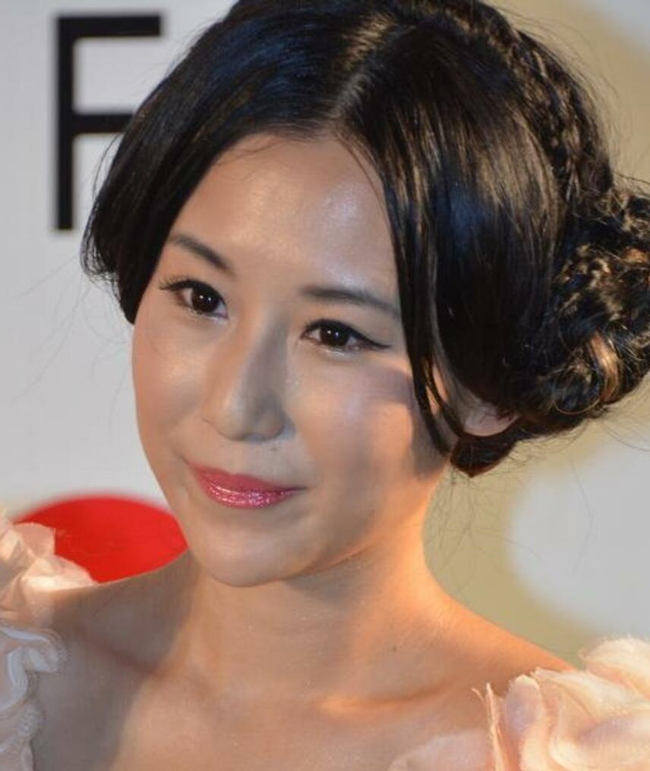 Yin Shanshan – Movies, Bio and Lists on MUBI