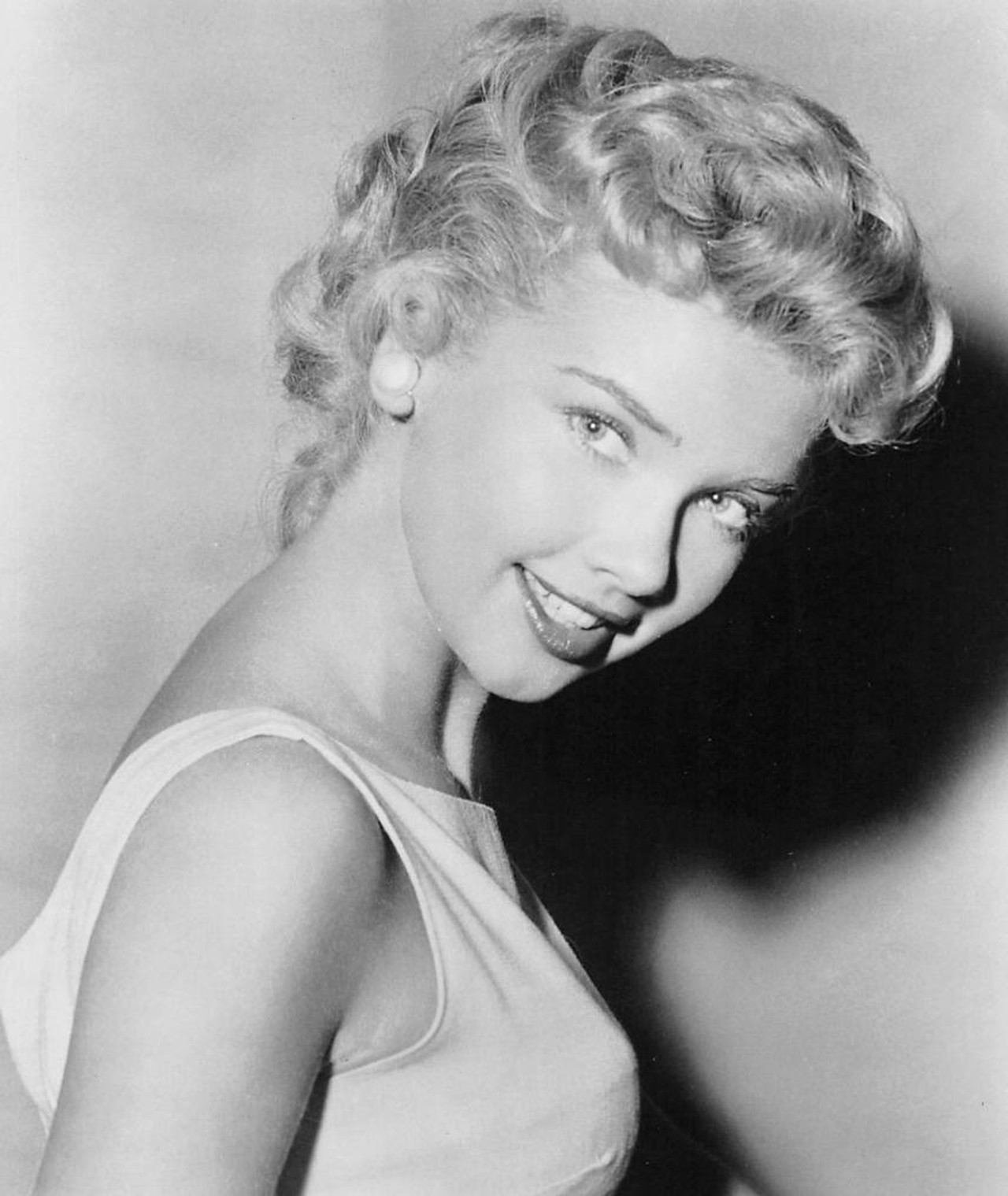 Yvonne Fedderson – Movies, Bio and Lists on MUBI