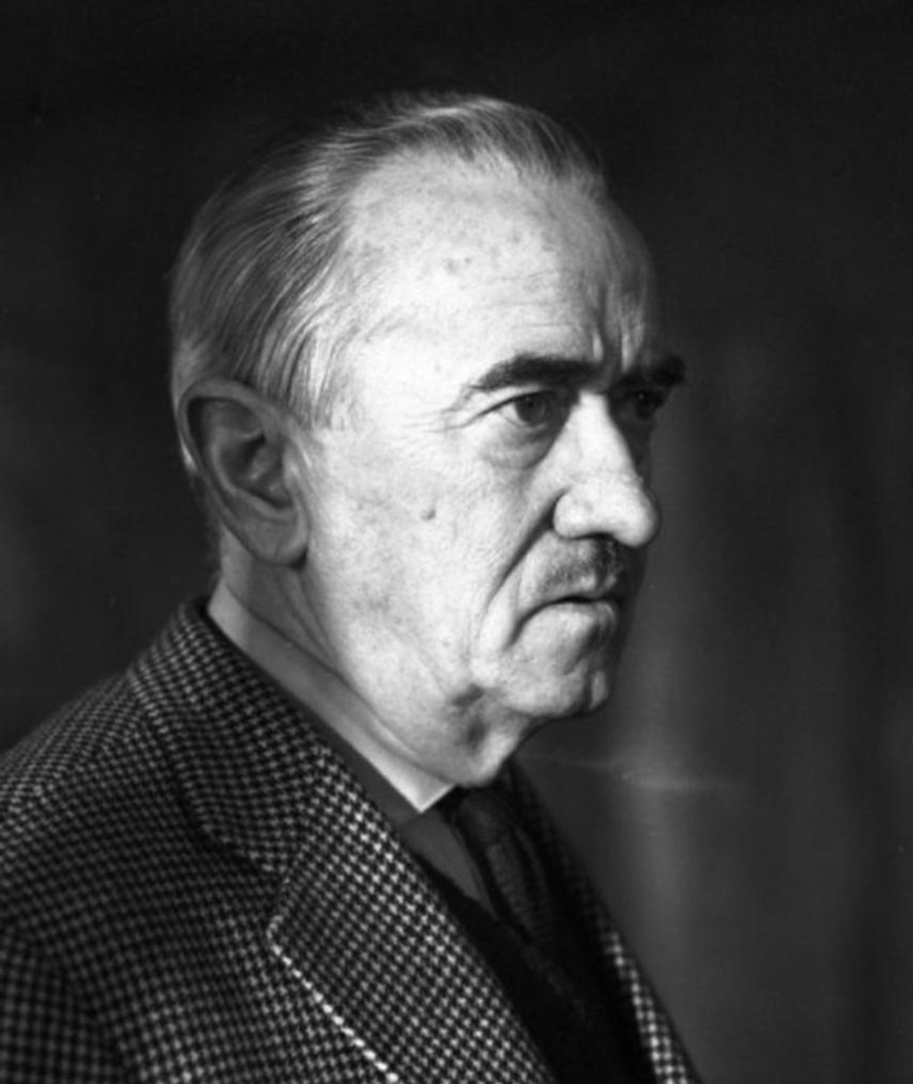 Leonard Buczkowski – Movies, Bio and Lists on MUBI