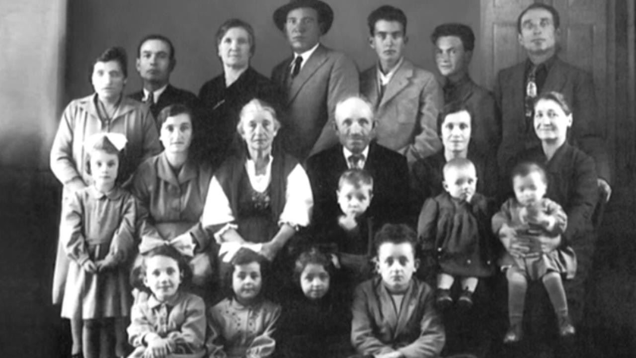 The Infinite Pose (2007) | MUBI