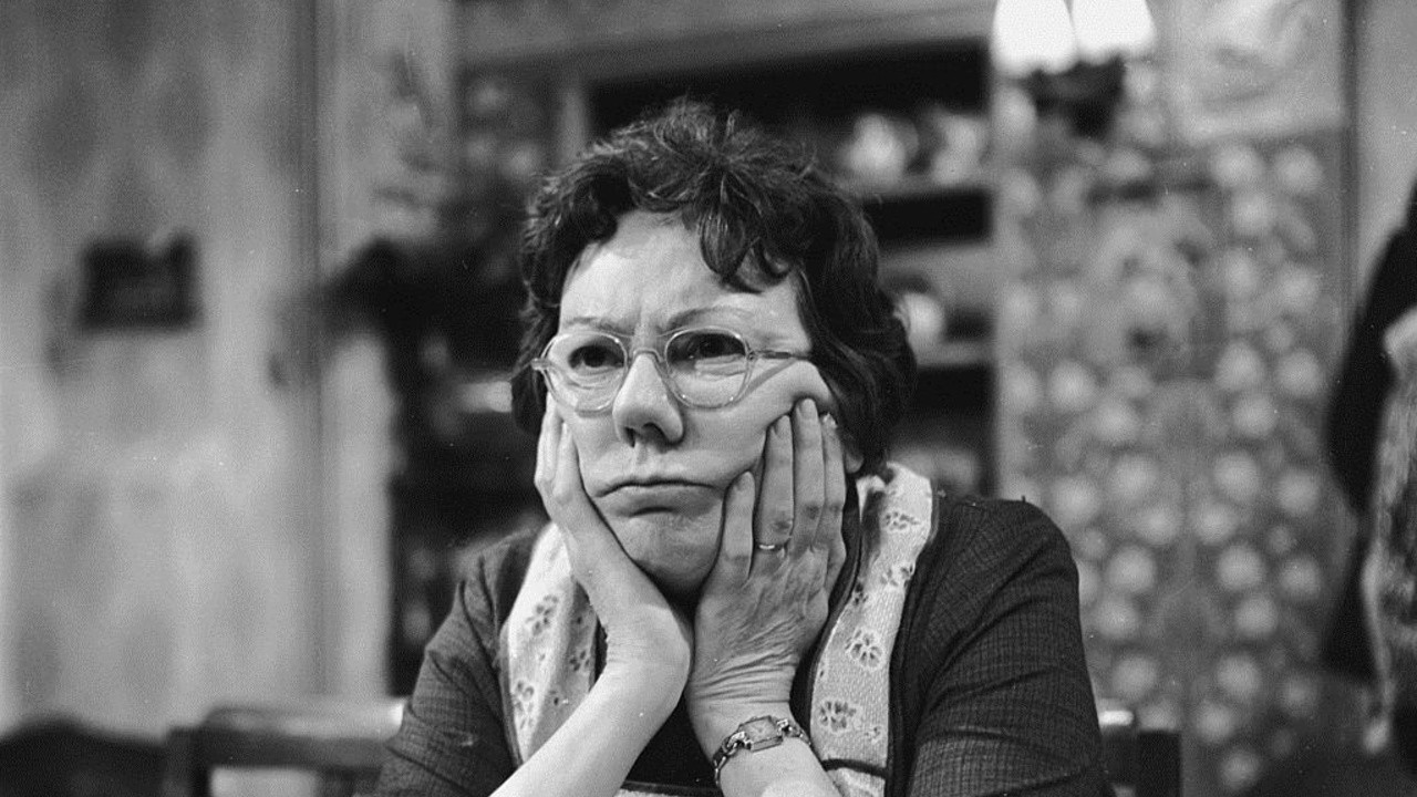 Alfie Bass – Movies, Bio and Lists on MUBI