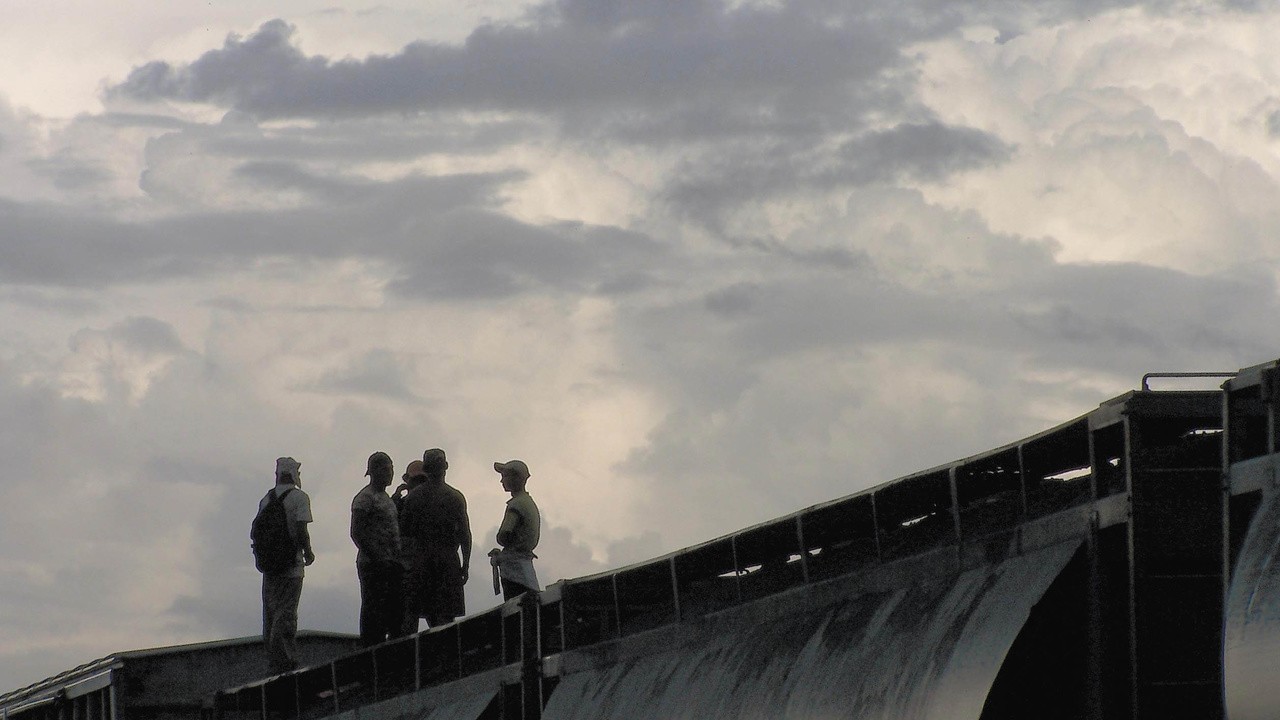 The Infinite Border (2007) | MUBI