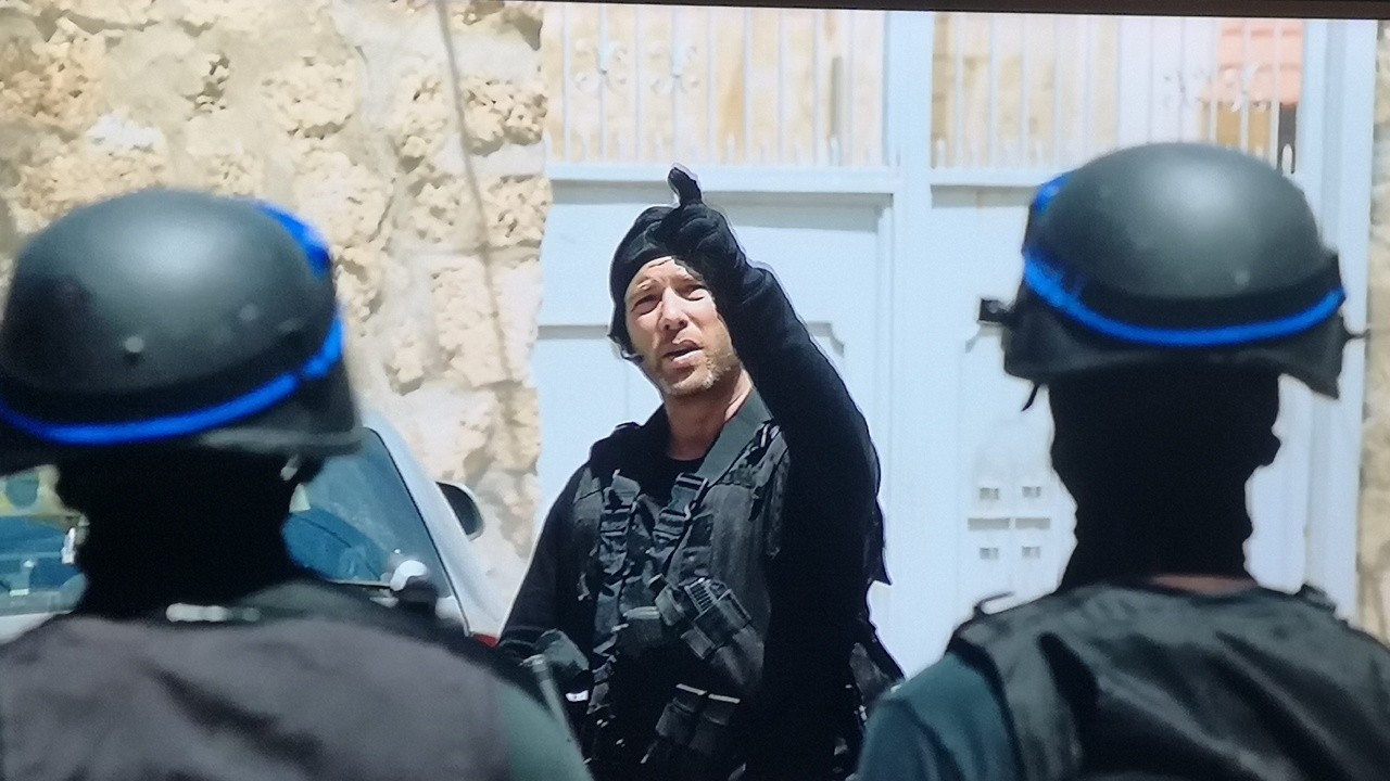 Hostages (2016) | MUBI