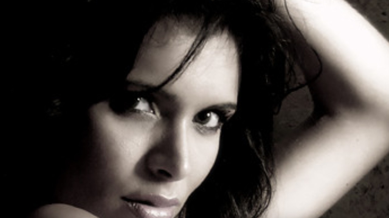 Please Hold (2011) | MUBI