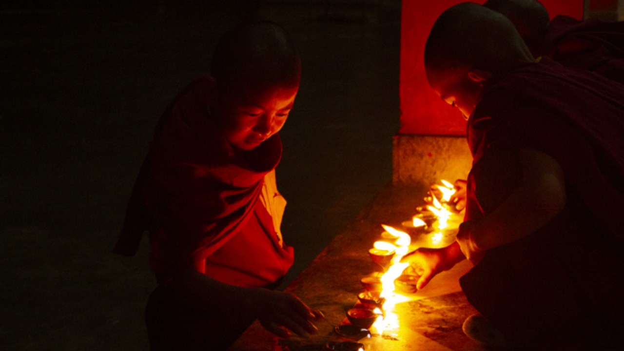 Tukdam: Between Worlds (2022) | MUBI