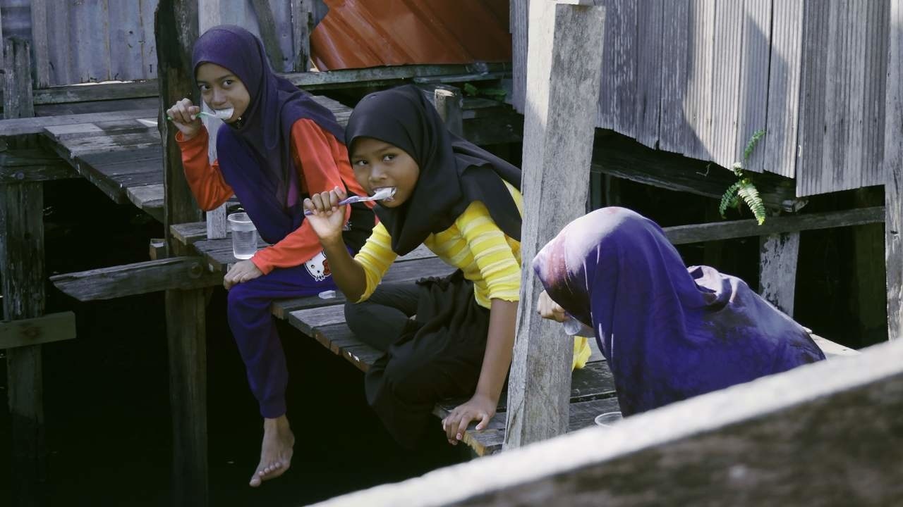 Between the Stars and Waves (2022) | MUBI