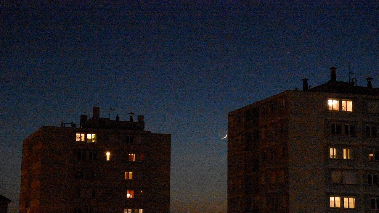 Double Around the Interlude (2022) | MUBI