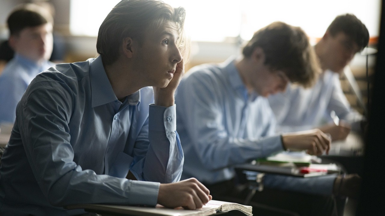 A Runner (2022) | MUBI