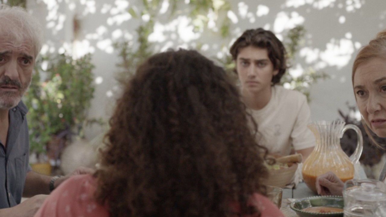 Pool Loop (2022) | MUBI