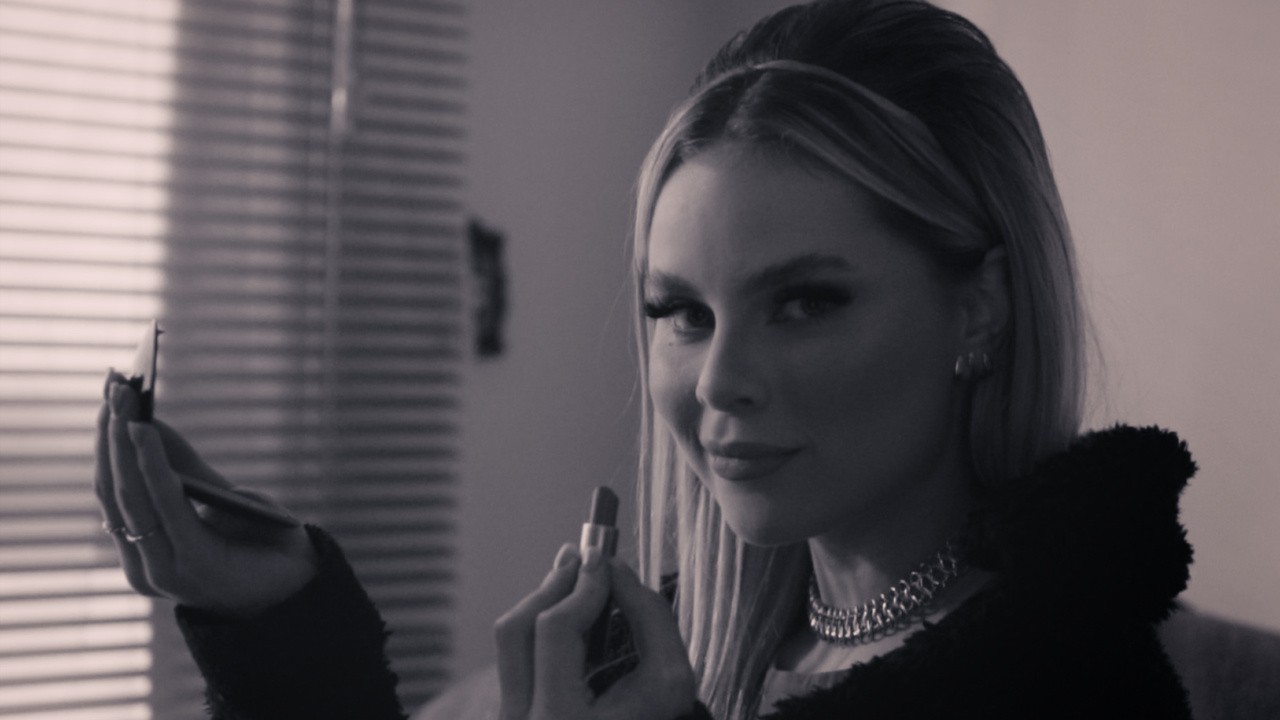 Neither Girl Nor Woman (2022) | MUBI