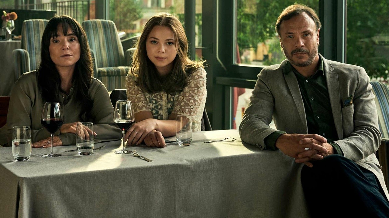 Neredeyse Normal Bir Aile (2023) | MUBI