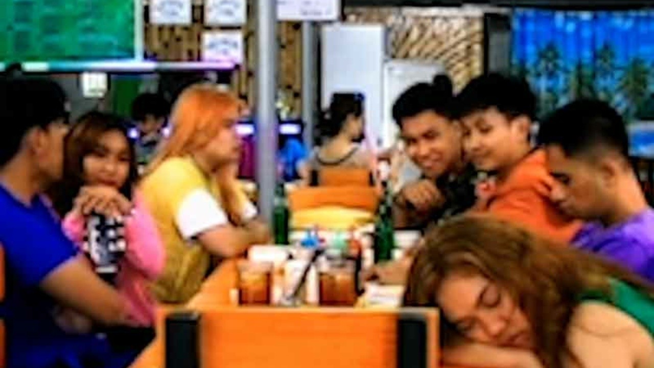 Yung Huling Swimming Reunion Before Life Happens (2024) | MUBI